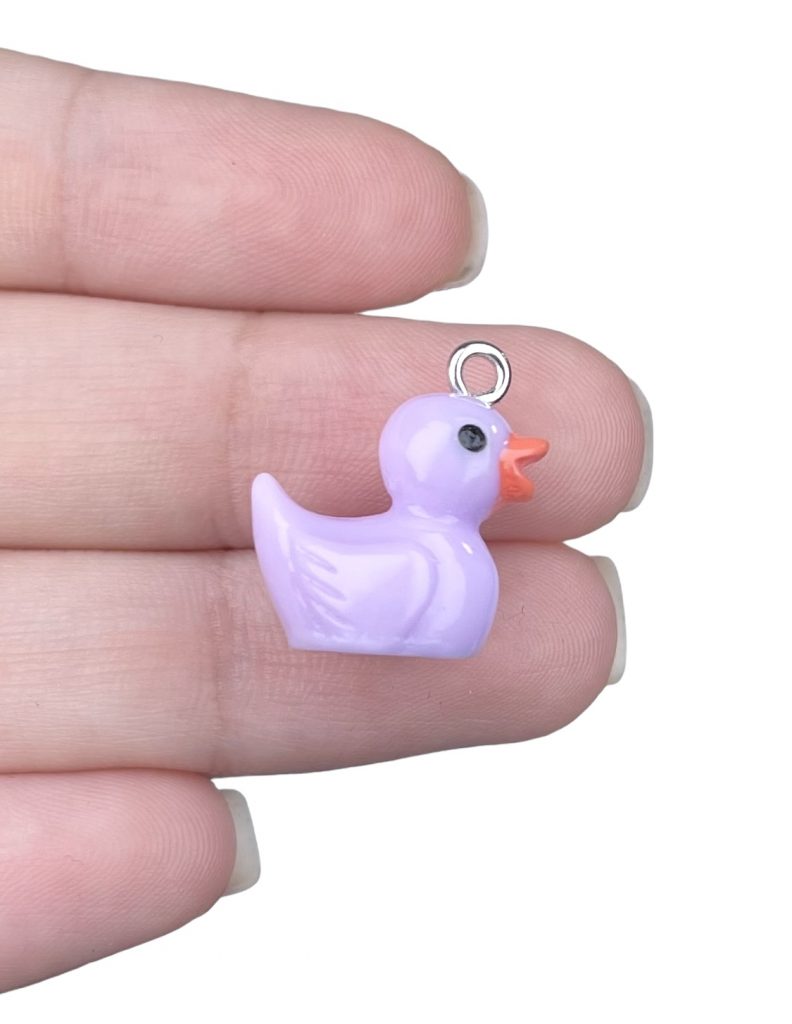 DIJE DE PATO MORADO - Casa Del Insumo